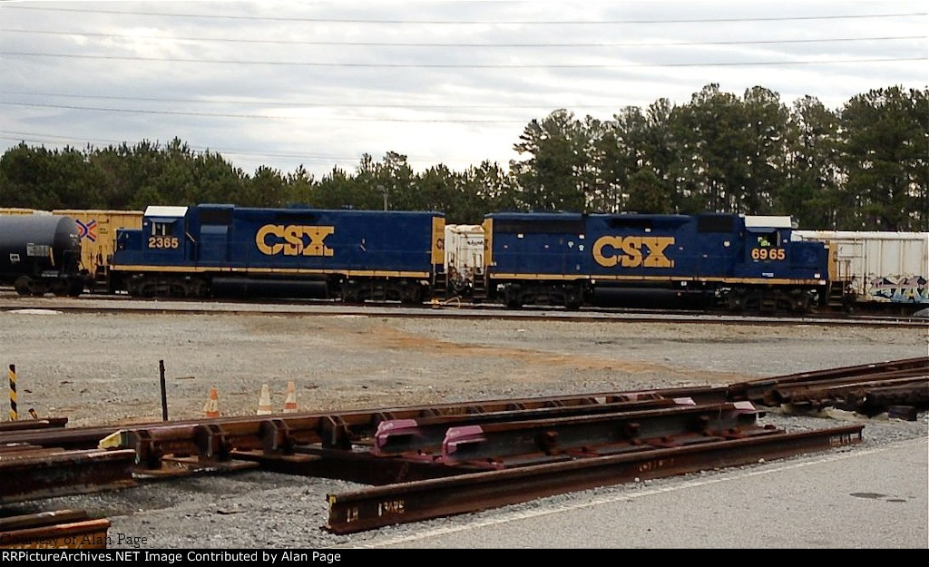 CSX GP40-2 6965 and mate 2365
